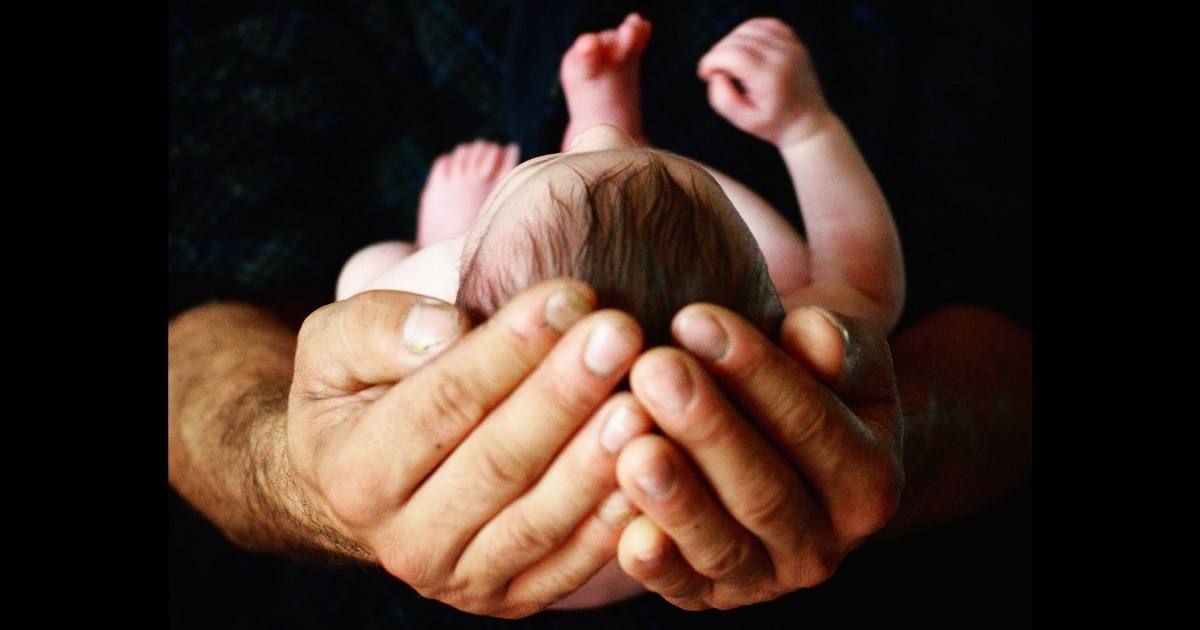 Neonato abbandonato, parto in anonimato e Culle per la Vita